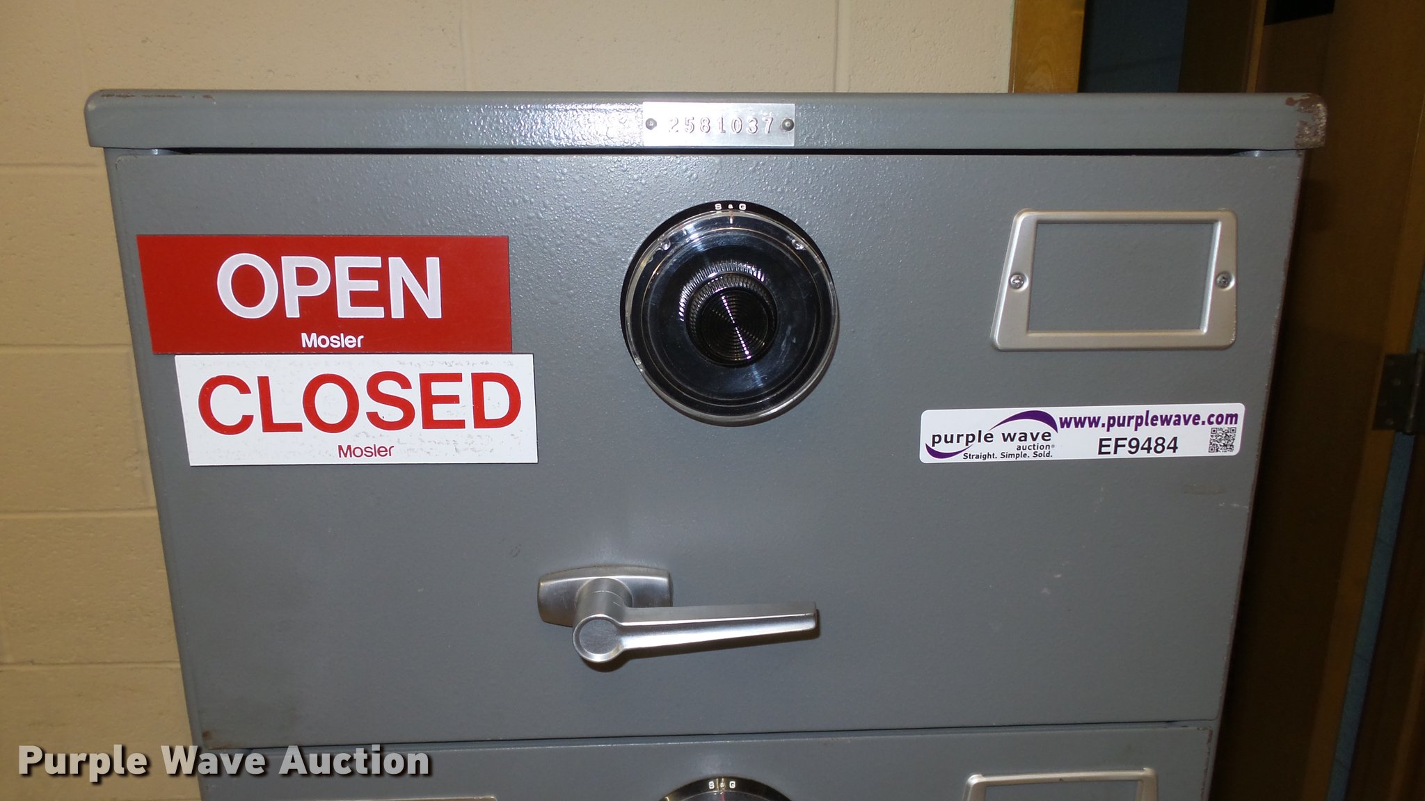 Mosler security container in Wichita, KS | Item EF9484 sold | Purple Wave