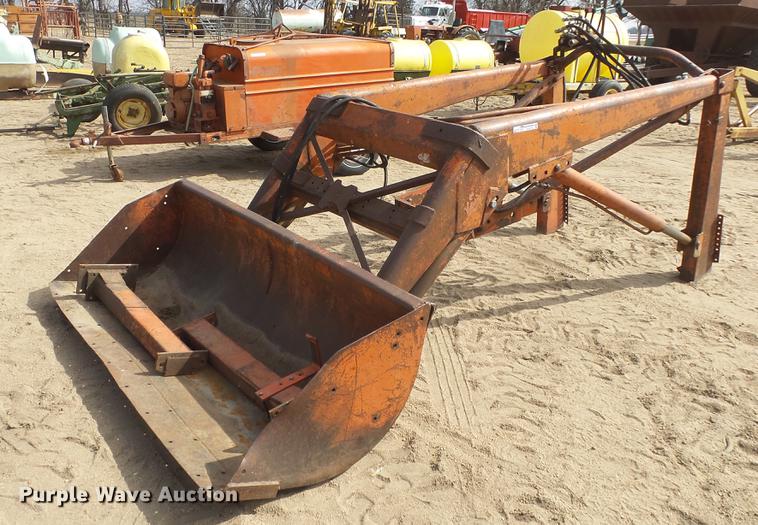 Du-Al 320 loader in Kinsley, KS | Item EA9776 sold | Purple Wave