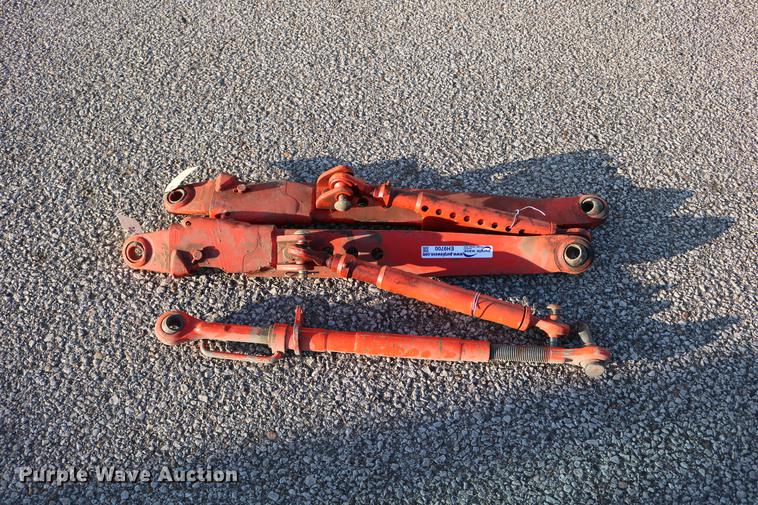 Tractor three point arms in Salina, KS | Item EH9700 sold | Purple Wave