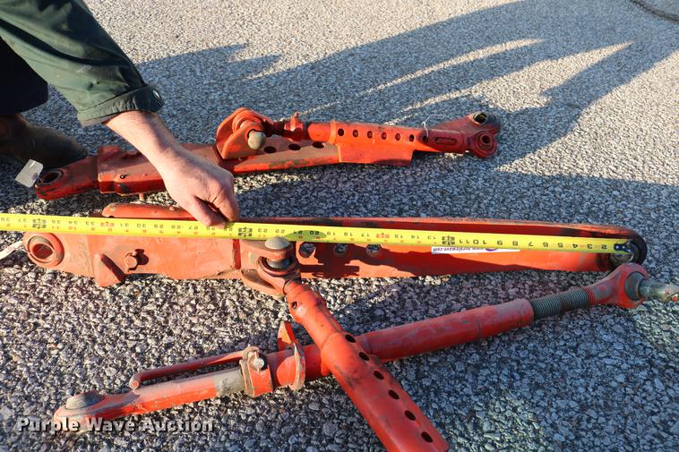 Tractor three point arms in Salina, KS | Item EH9700 sold | Purple Wave