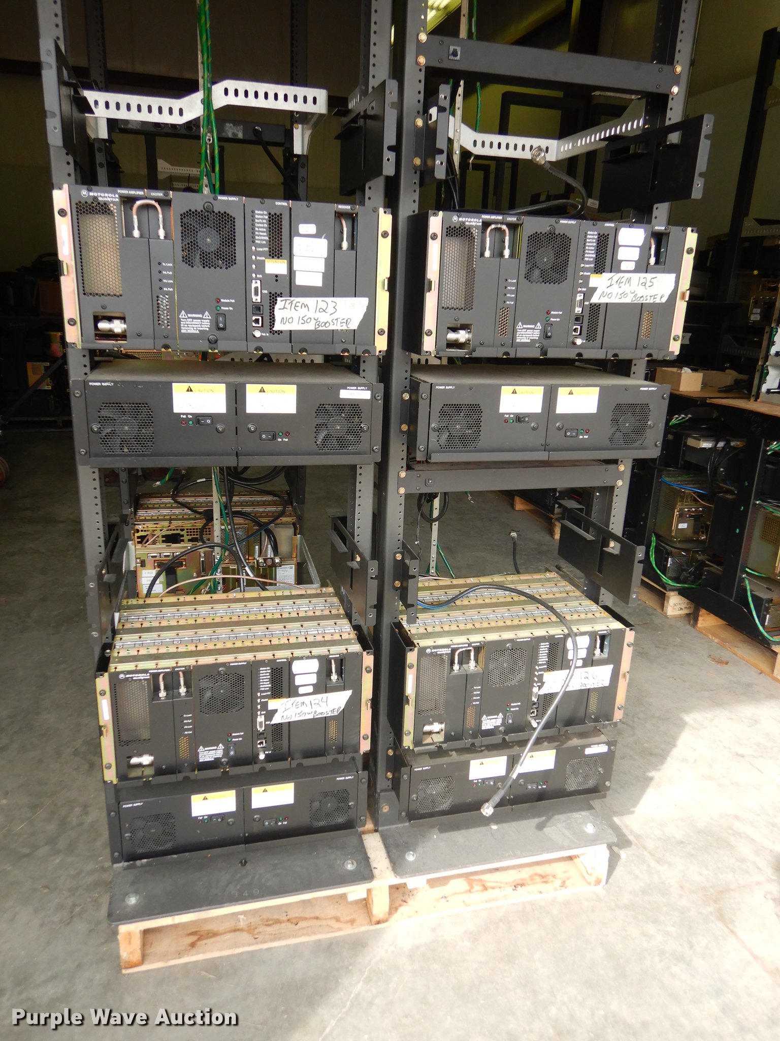 (6) Motorola Quantar T5365A repeater radios in Topeka, KS | Item EN9001 ...