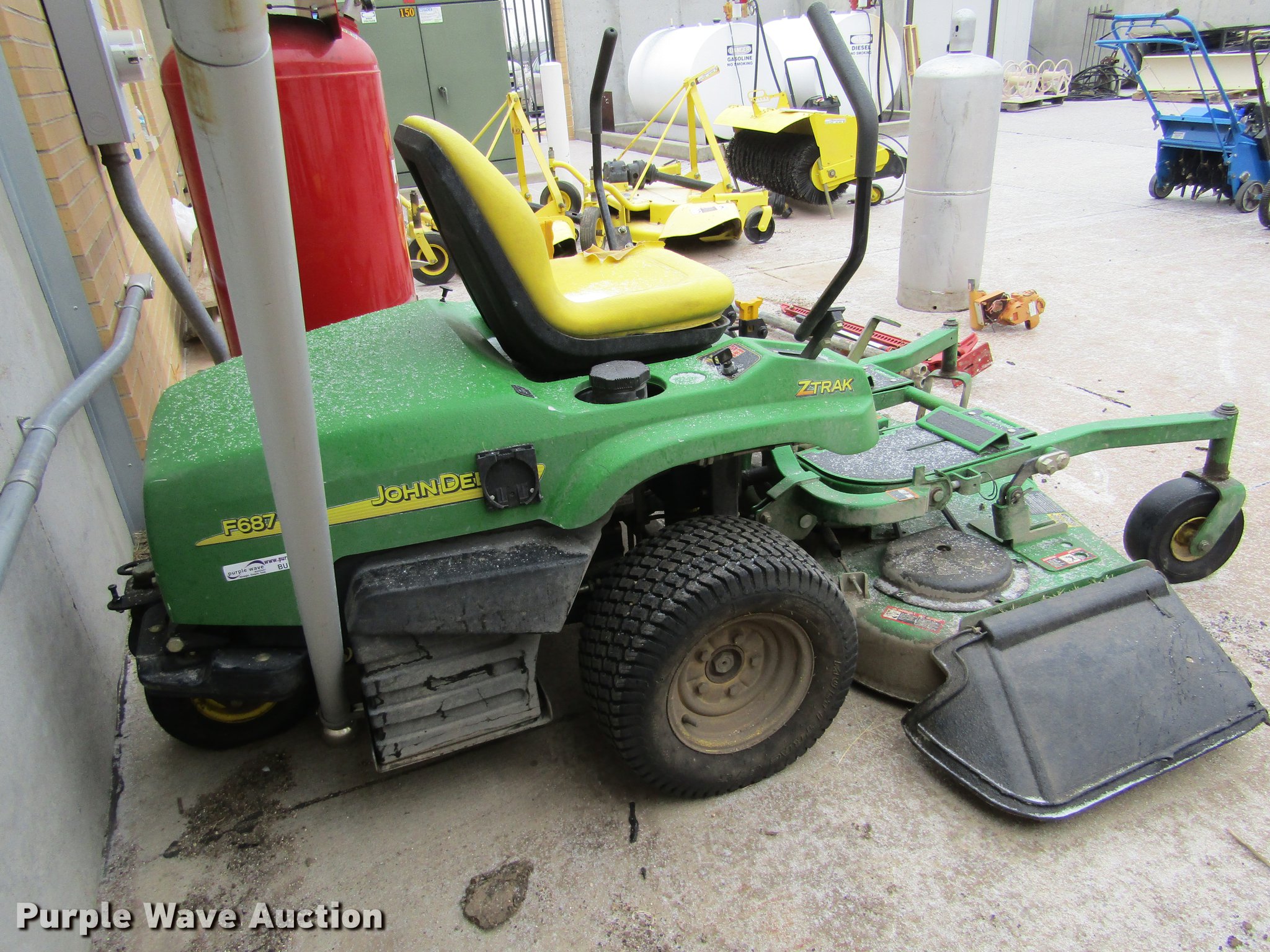 John Deere F687 Z-Trak lawn mower in Fort Dodge, KS | Item BU9659 sold ...
