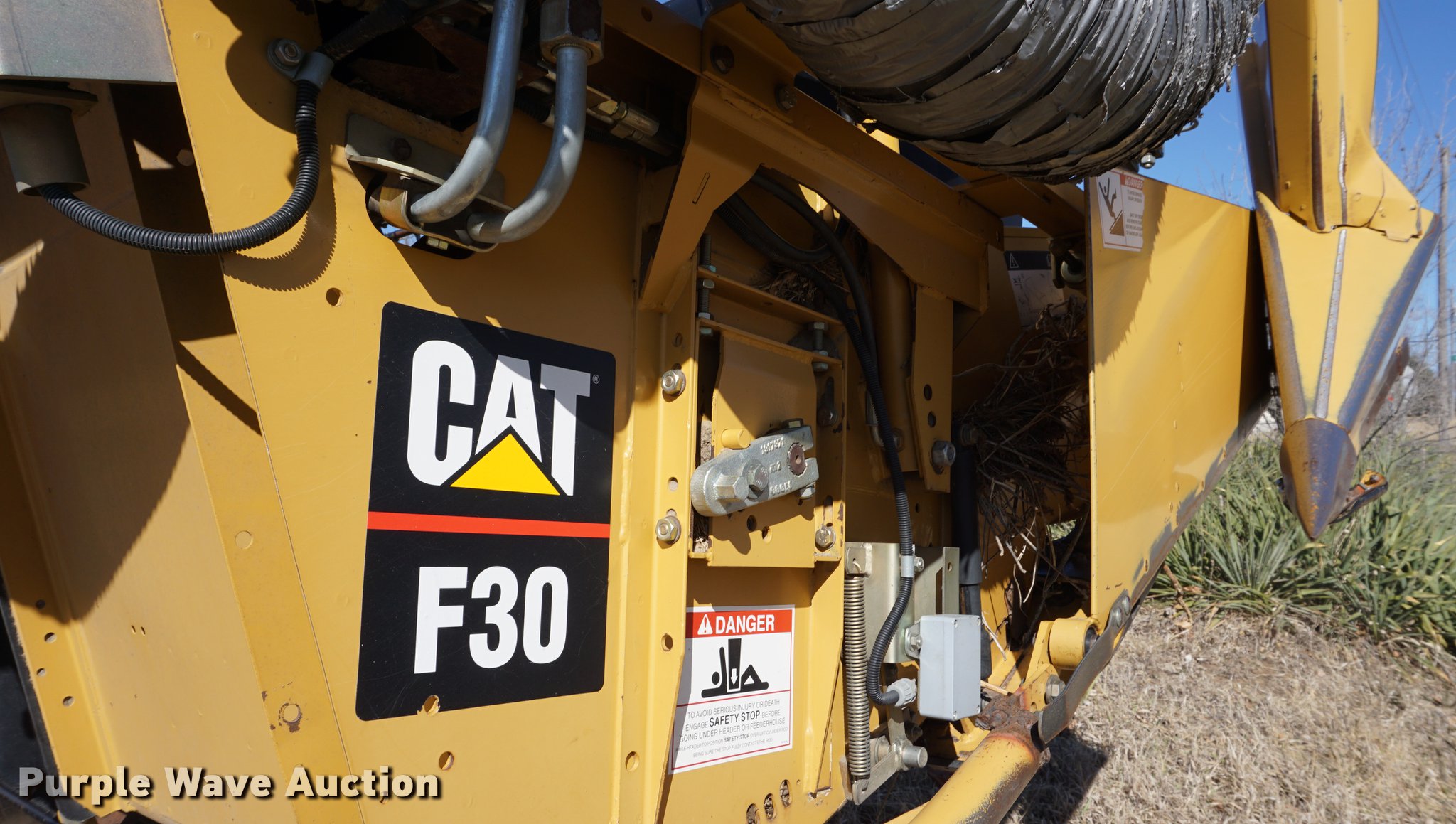 Caterpillar F30 flex head in Holton, KS | Item DB0499 sold | Purple Wave