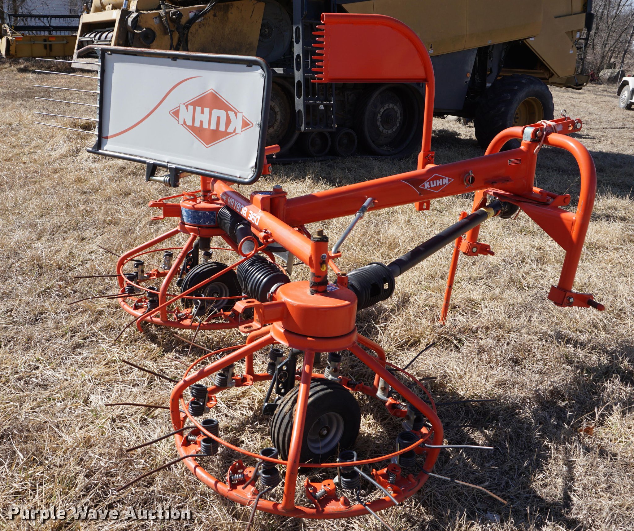 2015 Kuhn Haybob 360 tedder/rake in Holton, KS | Item DE3089 sold ...