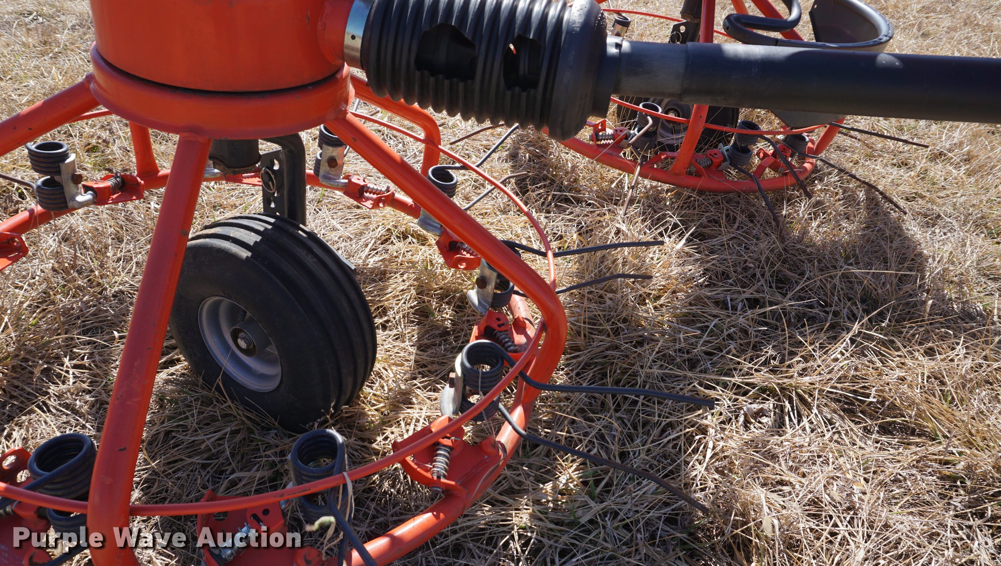 2015 Kuhn Haybob 360 tedder/rake in Holton, KS | Item DE3089 sold ...