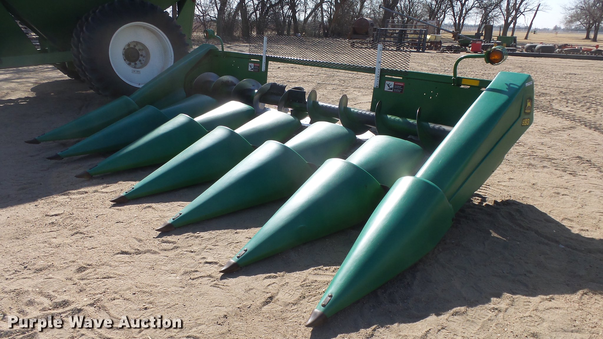 1995 John Deere 693 corn head in Kinsley, KS | Item EC9677 sold ...