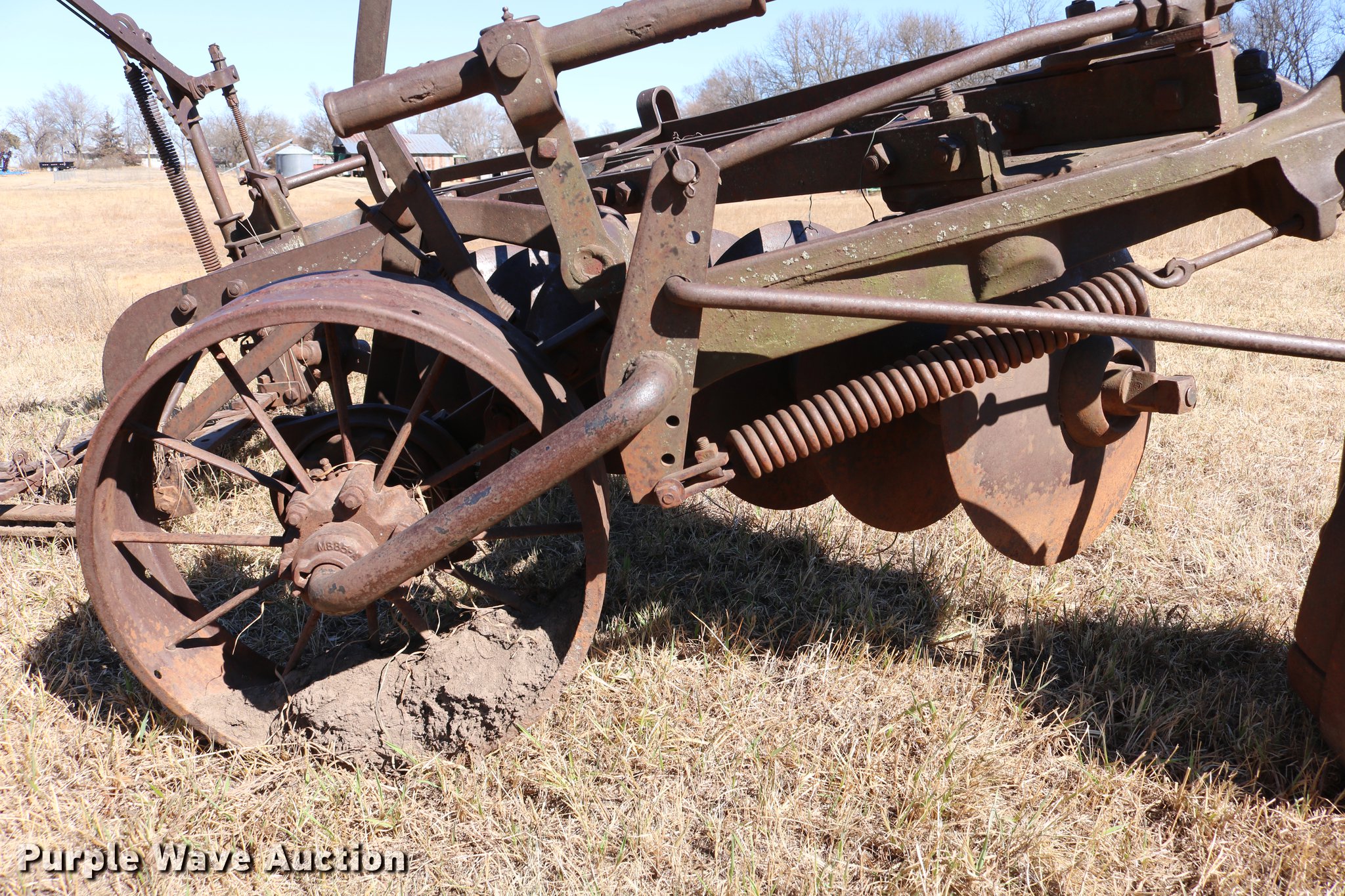 John Deere one-way disk in Delphos, KS | Item EW9006 sold | Purple Wave