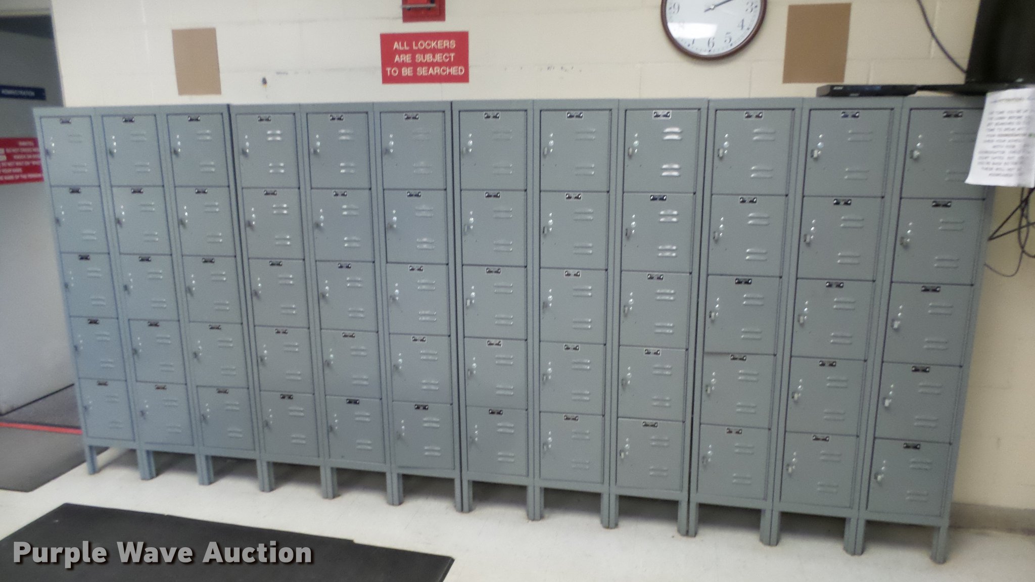 (160) Hallowell lockers in Wichita, KS | Item EC9731 sold | Purple Wave