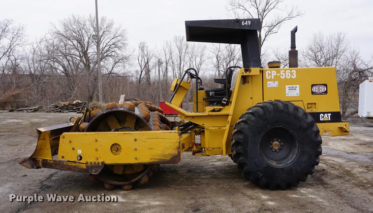 1992 Caterpillar CP-563 single drum vibratory roller in Leavenworth, KS ...