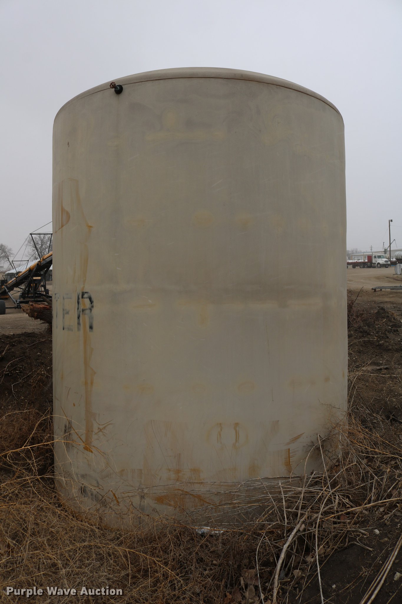 6,000 gallon poly tank in Clay Center, KS | Item DB6548 sold | Purple Wave