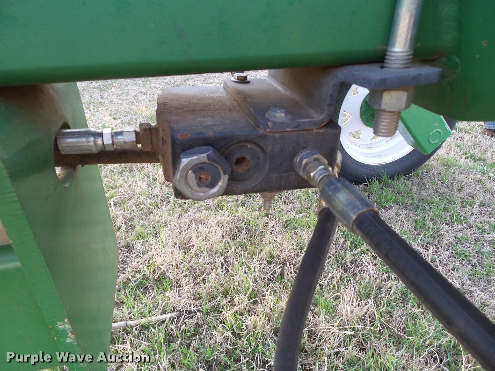 Ogden Hayrunner hay rake in Lawton, OK | Item EI9552 sold | Purple Wave