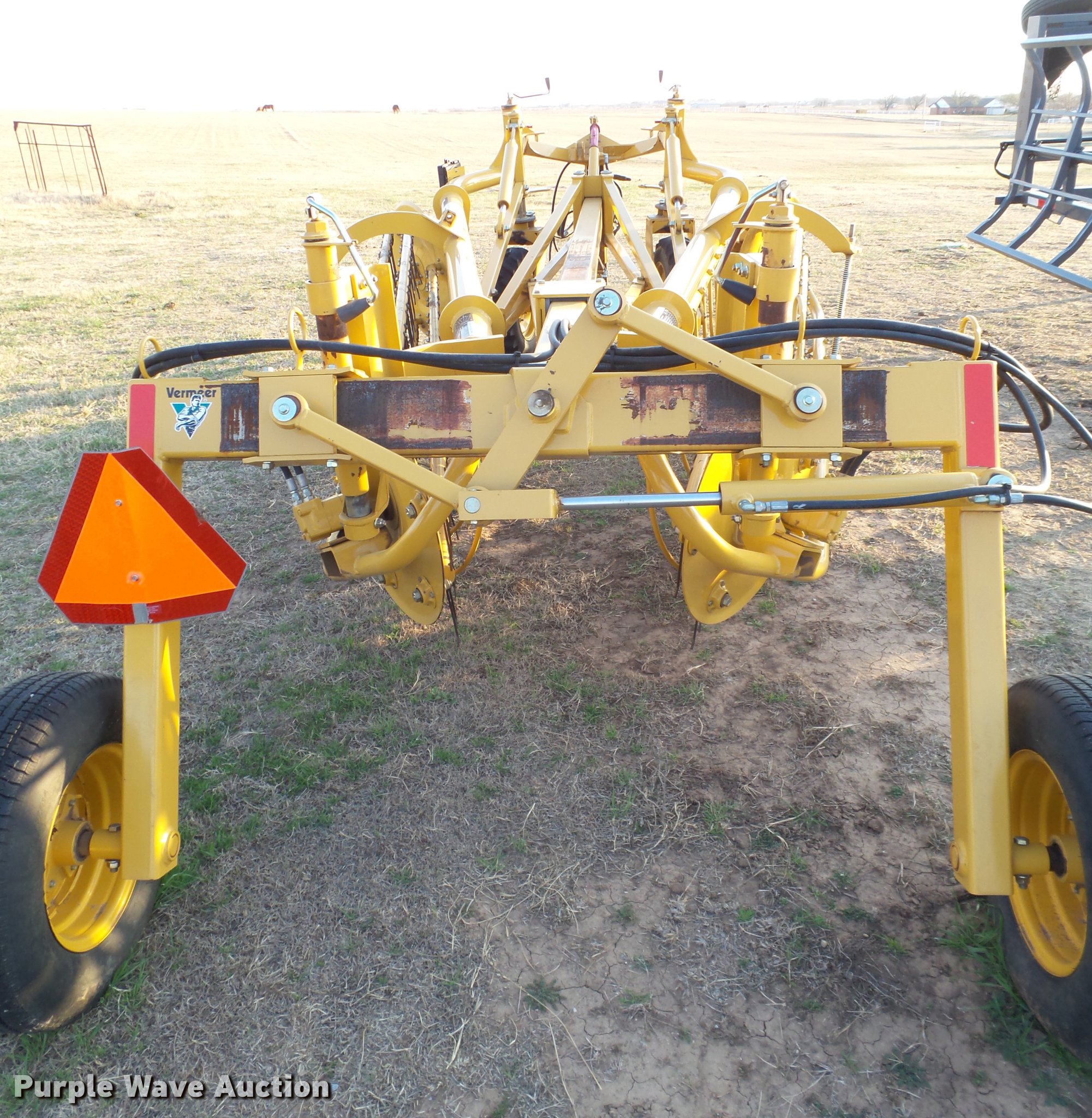 Vermeer R2300 hay rake in Lawton, OK | Item EI9553 sold | Purple Wave