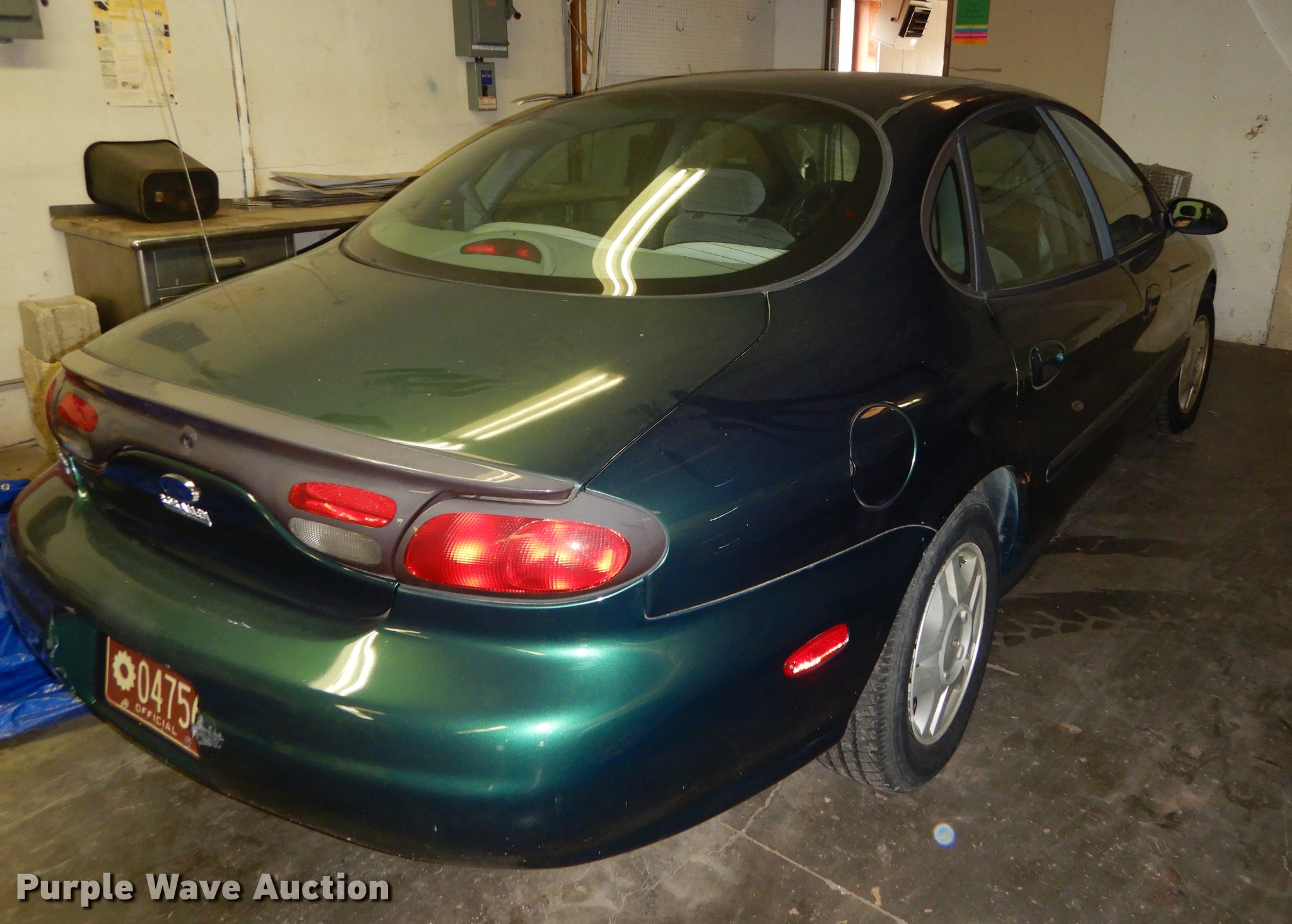 1999 Ford Taurus in Olathe, KS | Item DC0372 sold | Purple Wave