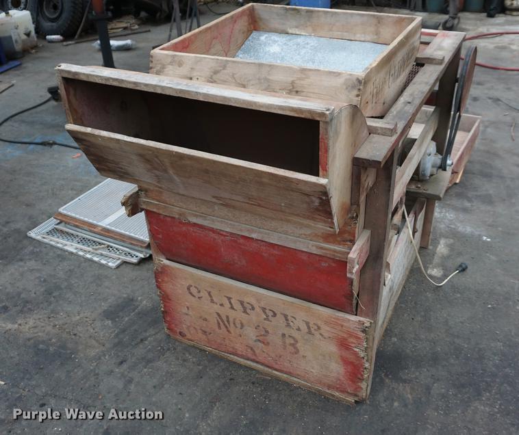 Clipper 2B seed cleaner in Tonganoxie, KS | Item EJ9292 sold | Purple Wave