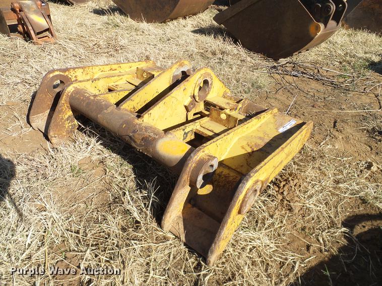 Caterpillar quick attach in Marlow, OK | Item EE9517 sold | Purple Wave