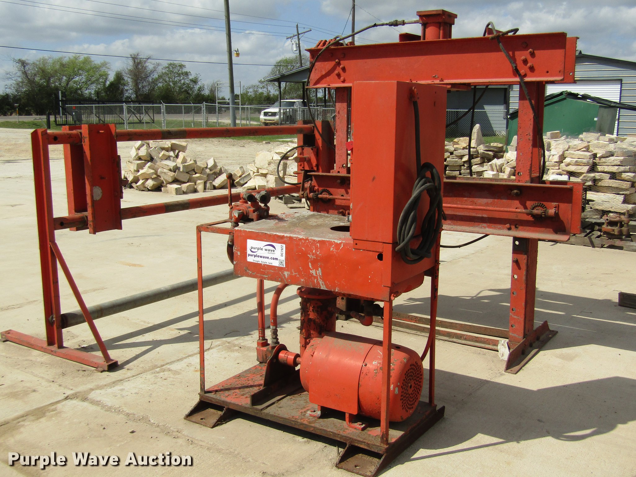 Manley vertical and horizontal hydraulic presses in Dayton, TX | Item ...