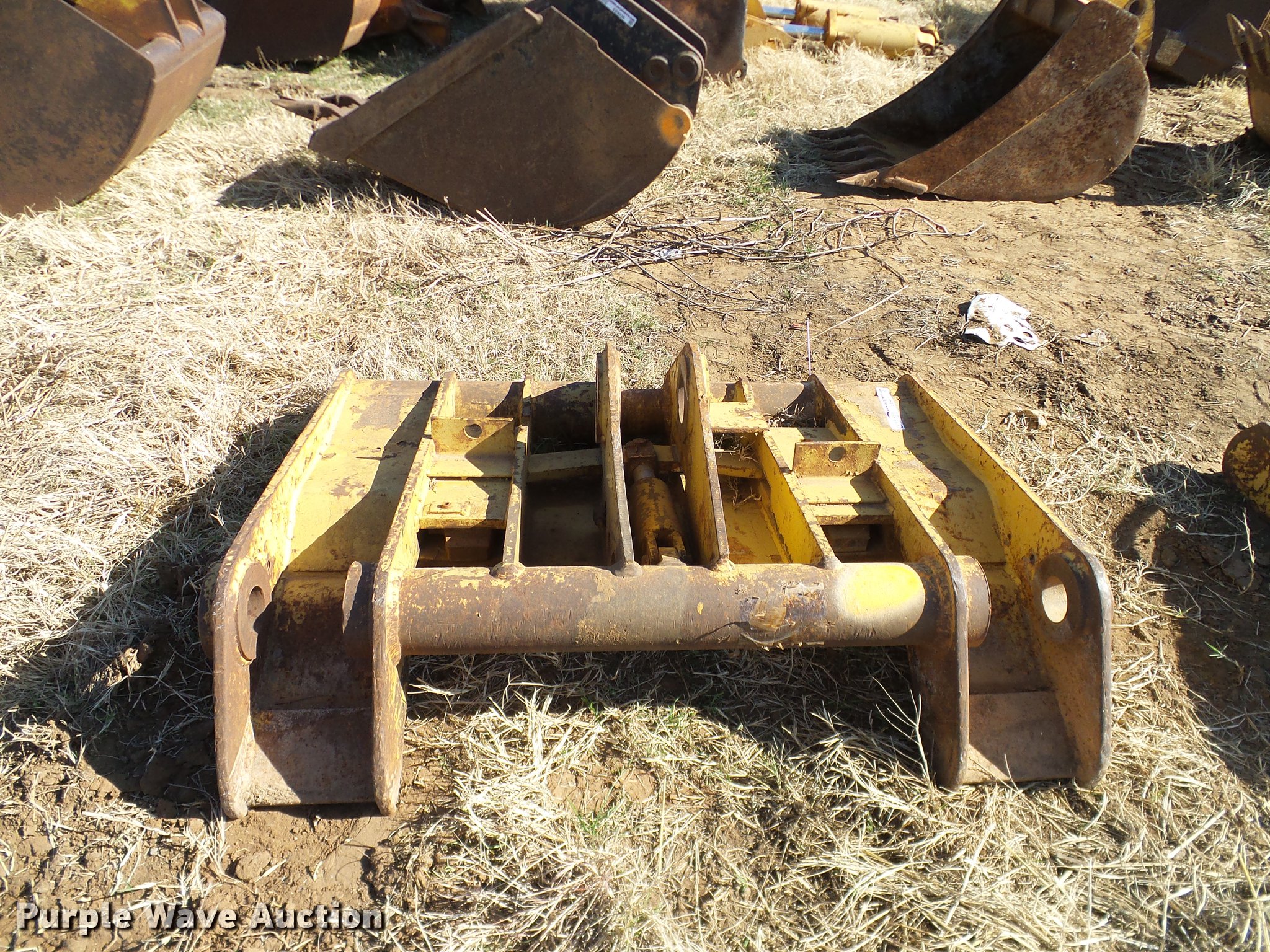 Caterpillar quick attach in Marlow, OK | Item EE9517 sold | Purple Wave