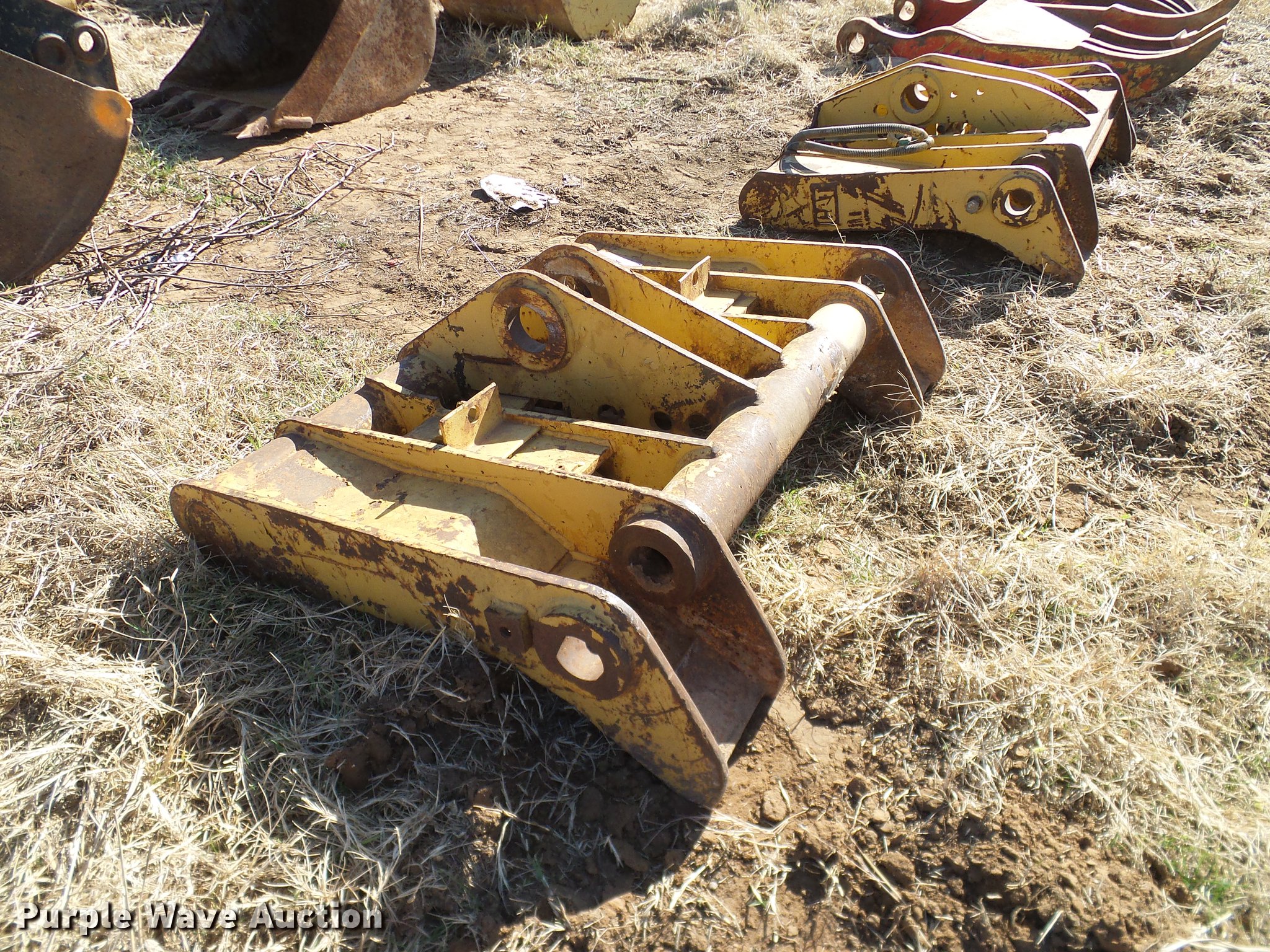 Caterpillar quick attach in Marlow, OK | Item EE9517 sold | Purple Wave
