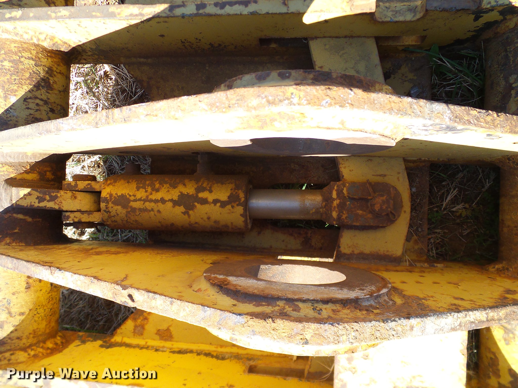 Caterpillar quick attach in Marlow, OK | Item EE9517 sold | Purple Wave