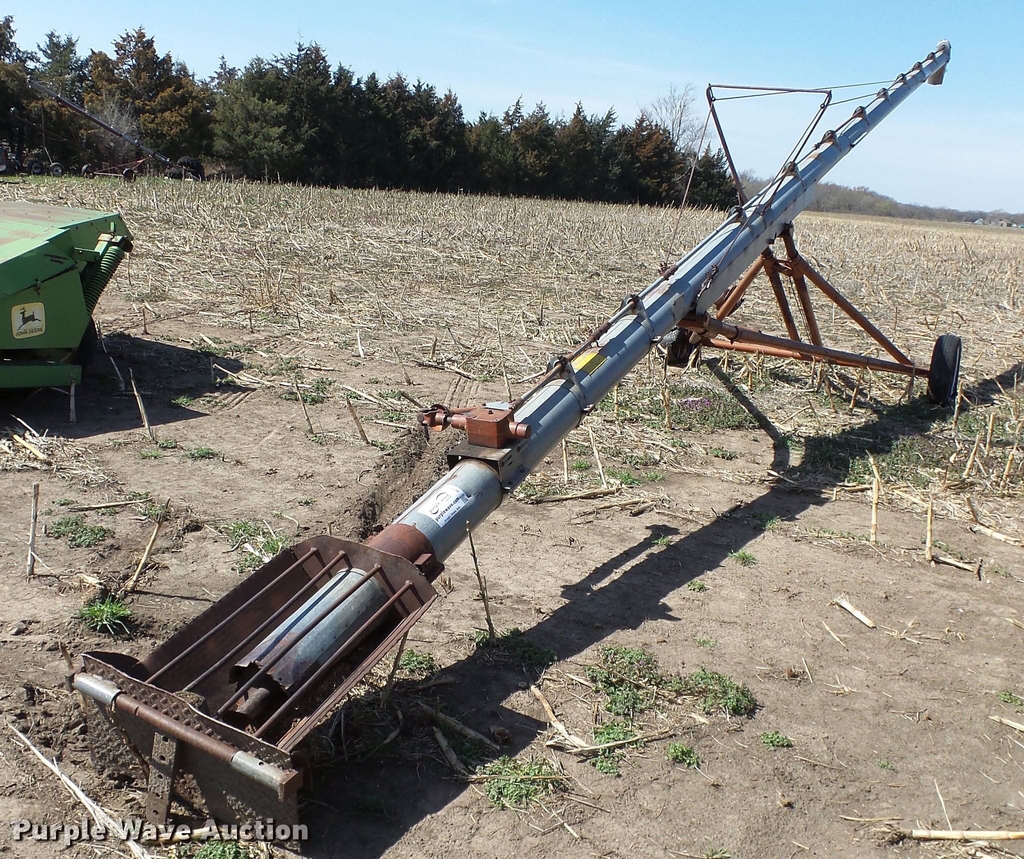 Grain auger in Lindsborg, KS | Item DC3134 sold | Purple Wave