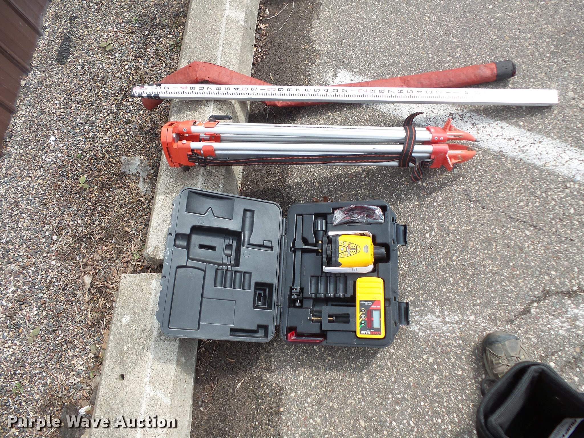 Lasermark laser level in St. Paul, MN | Item DW9695 sold | Purple Wave