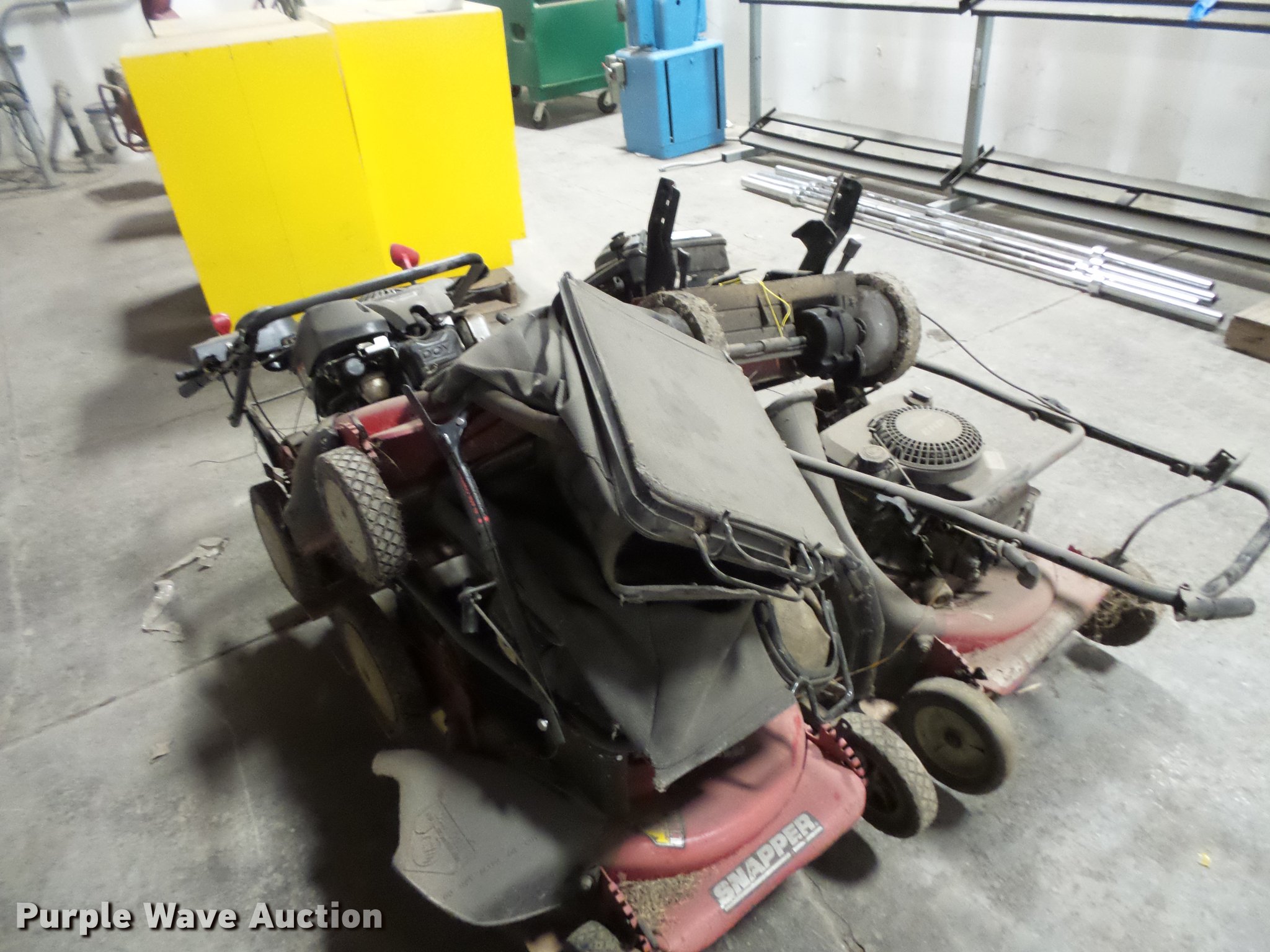 (4) Snapper lawn mowers in Des Moines, IA | Item DW9609 sold | Purple Wave