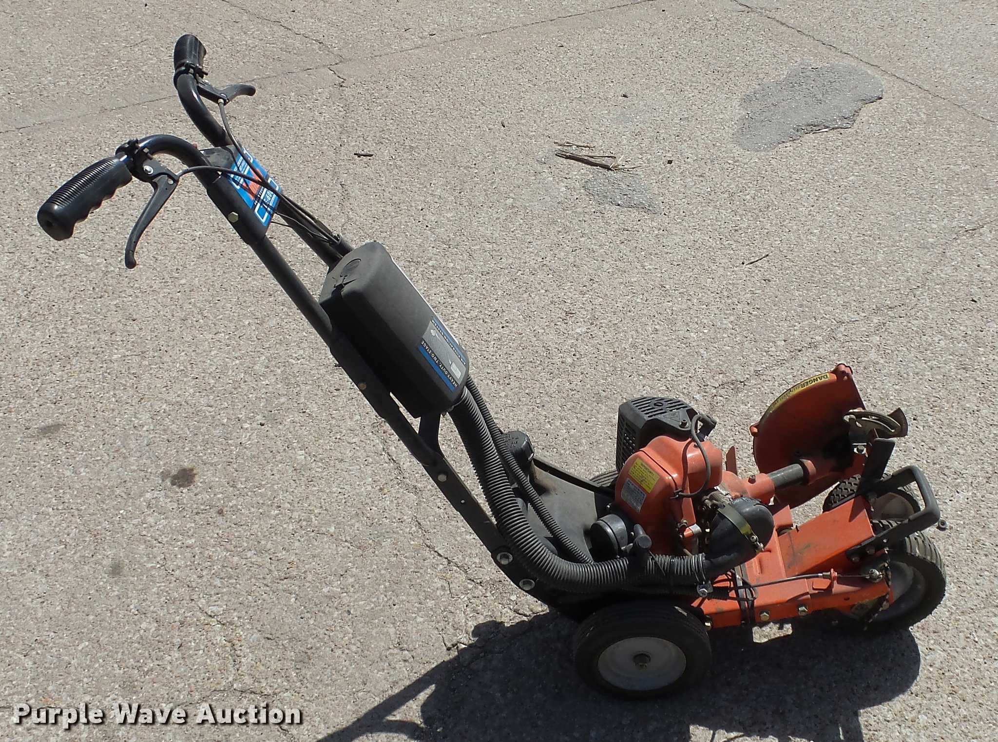 Tanaka TLE-600 edger in Newton, KS | Item EX9039 sold | Purple Wave