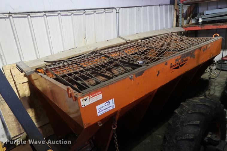 Swenson spreader in Lee's Summit, MO | Item DD5469 sold | Purple Wave