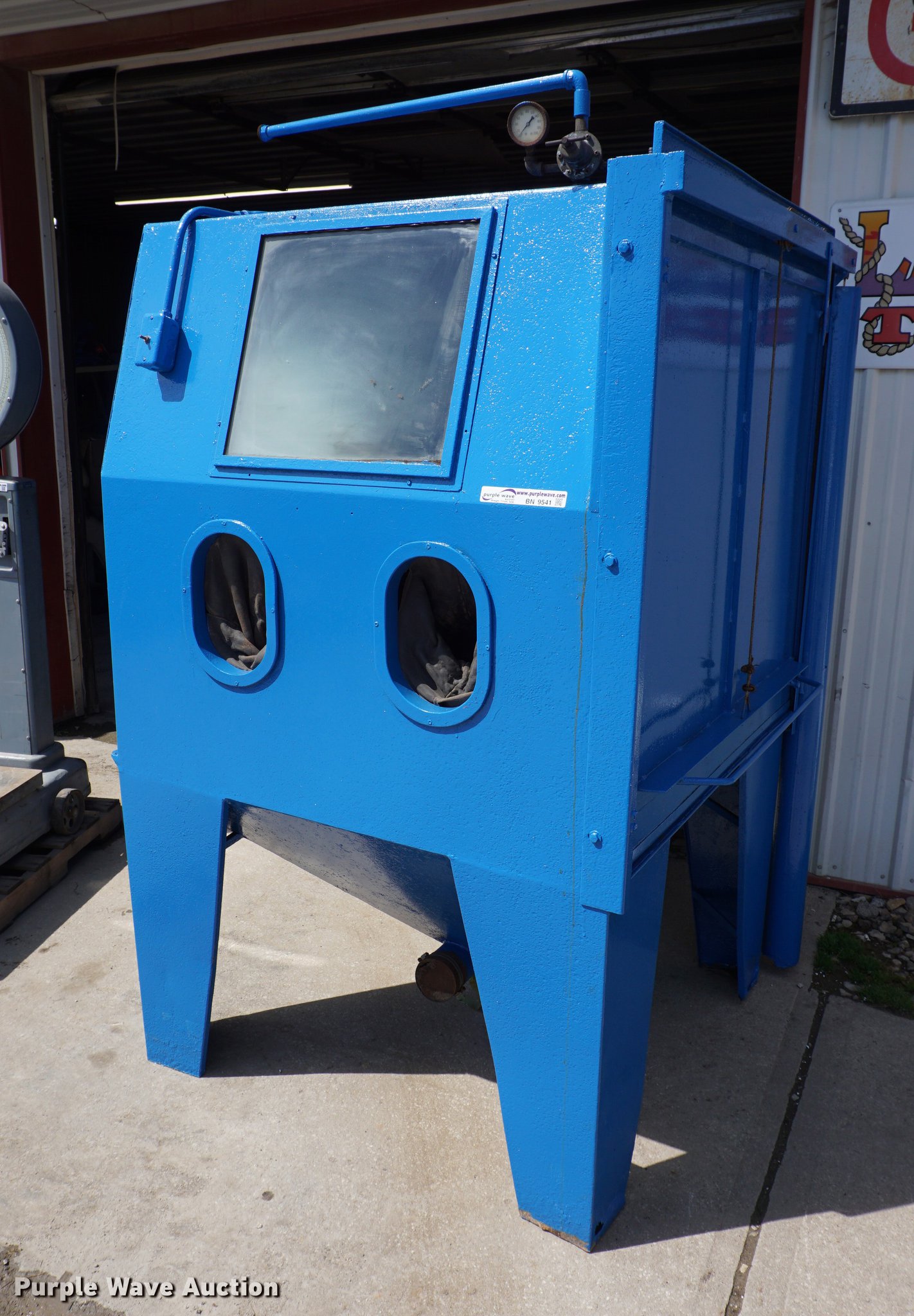 Sandblasting cabinet in McLouth, KS | Item BN9541 sold | Purple Wave