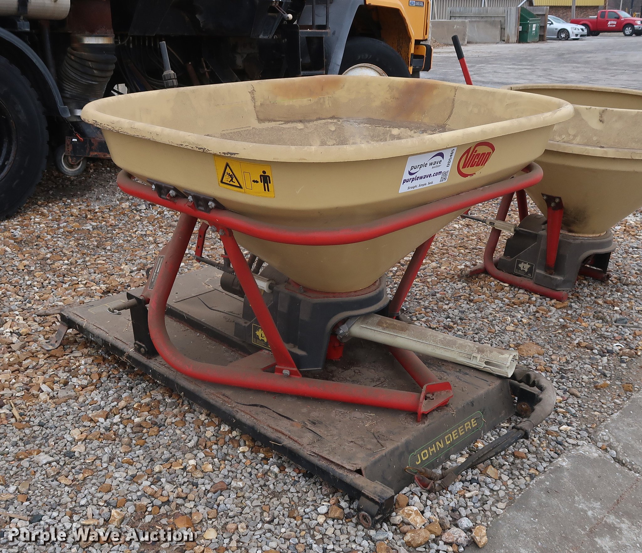 Vicon spreader in Lee's Summit, MO | Item DD5465 sold | Purple Wave