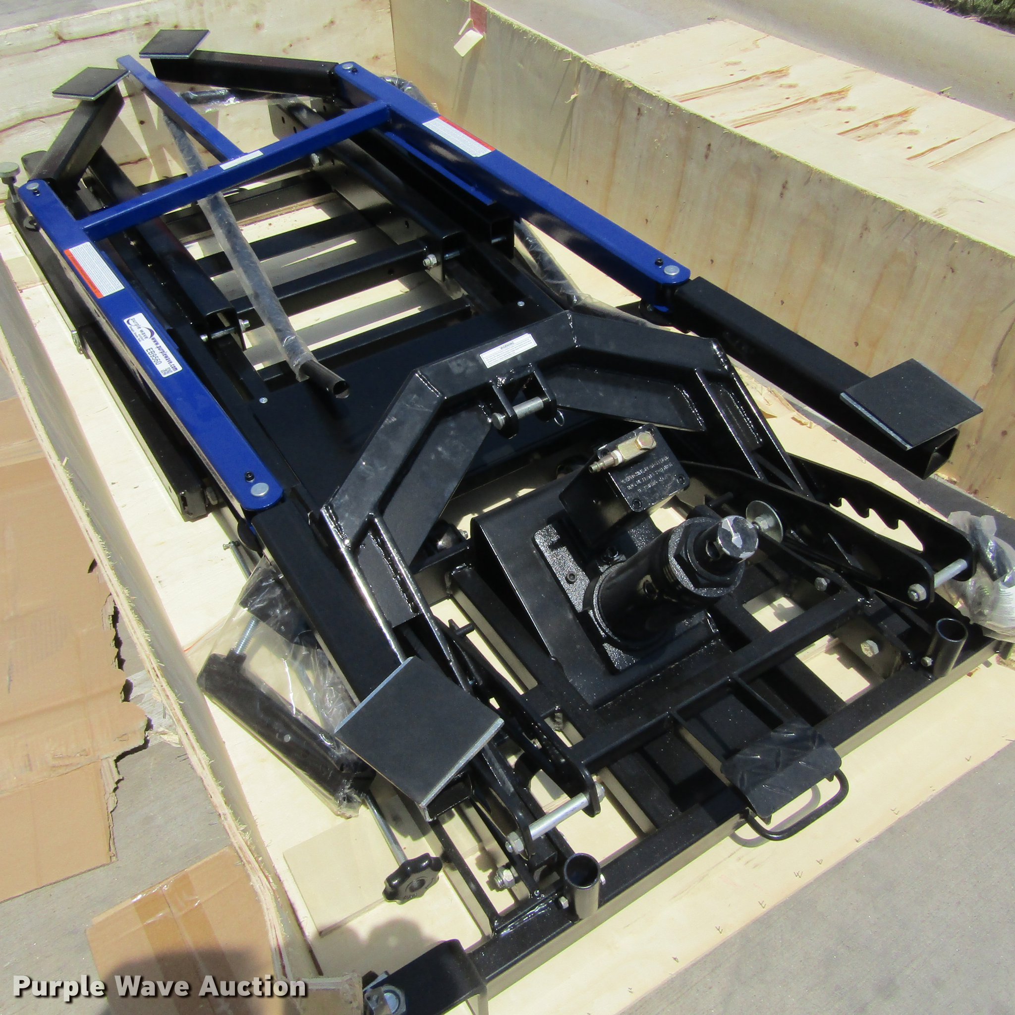 RTV lift in Grapevine, TX | Item EB9560 sold | Purple Wave