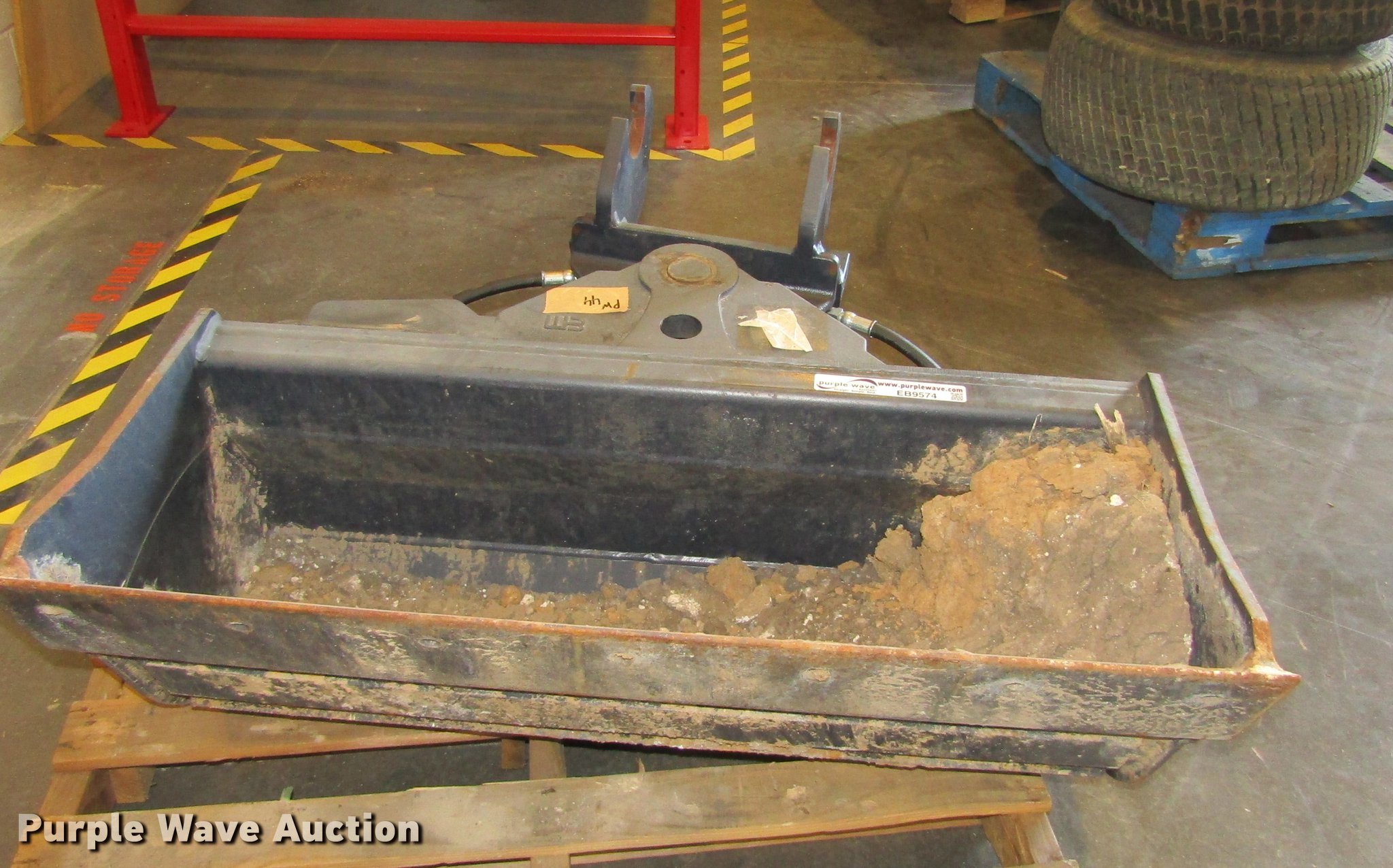 39"W tilt grade bucket in Grapevine, TX | Item EB9574 sold | Purple Wave