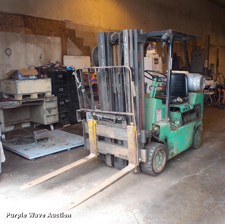 White MA401442 forklift in Gilbert, MN | Item DW9749 sold | Purple Wave