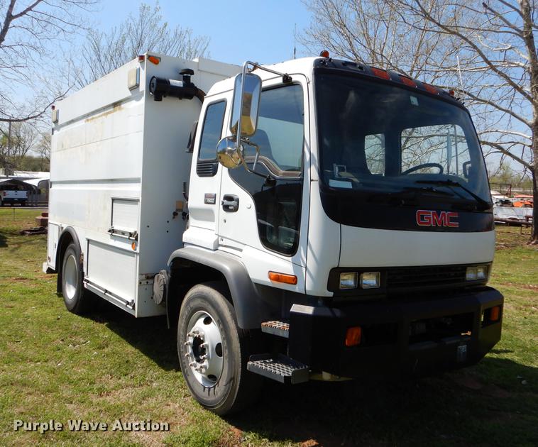 2002 GMC T7500 yard truck in Bristow, OK | Item EI9056 sold | Purple Wave