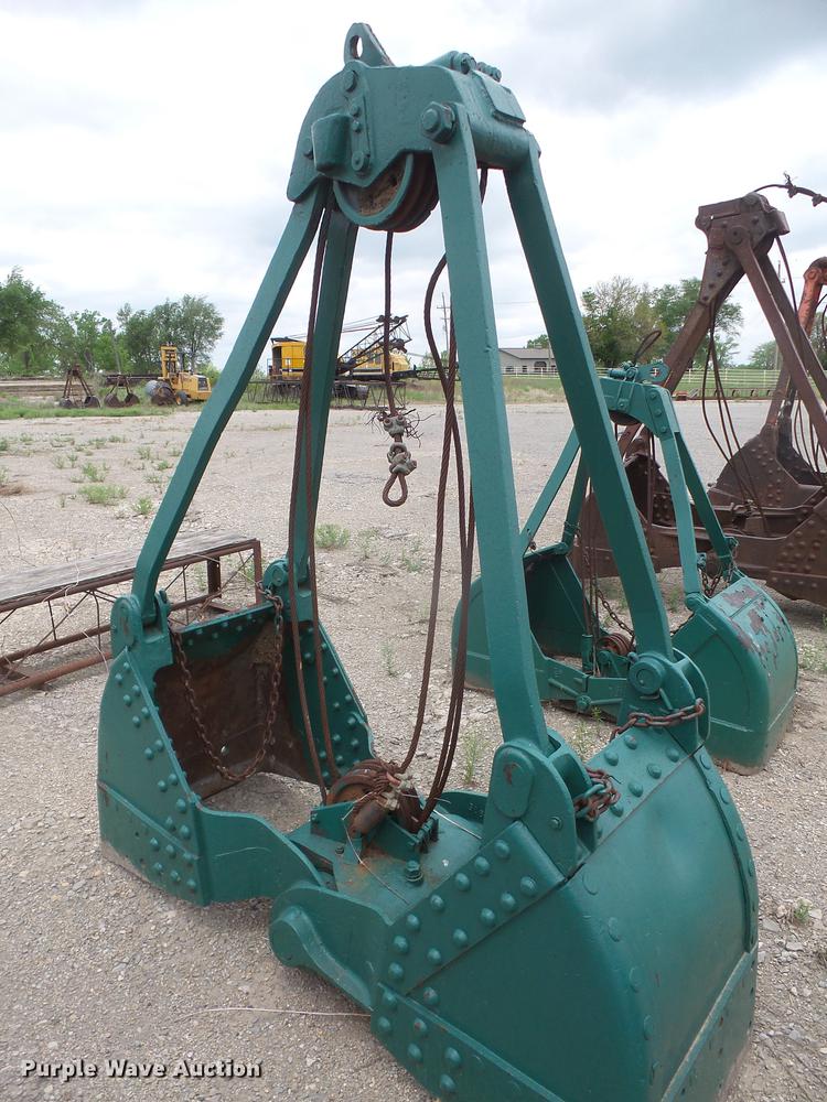 Clam shell bucket in Holton, KS | Item EJ9423 sold | Purple Wave