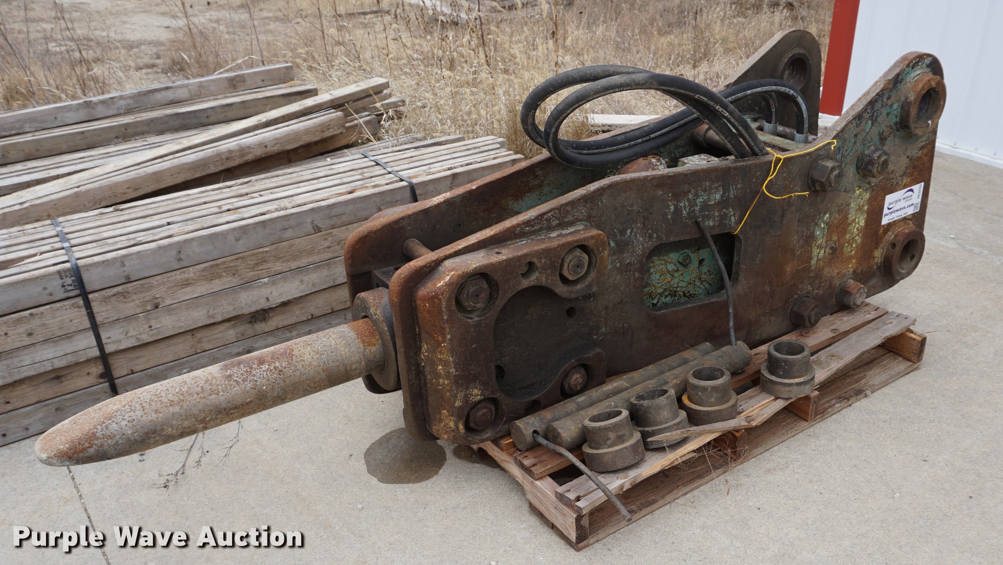 Kent hydraulic breaker in Holton, KS | Item DE3233 sold | Purple Wave