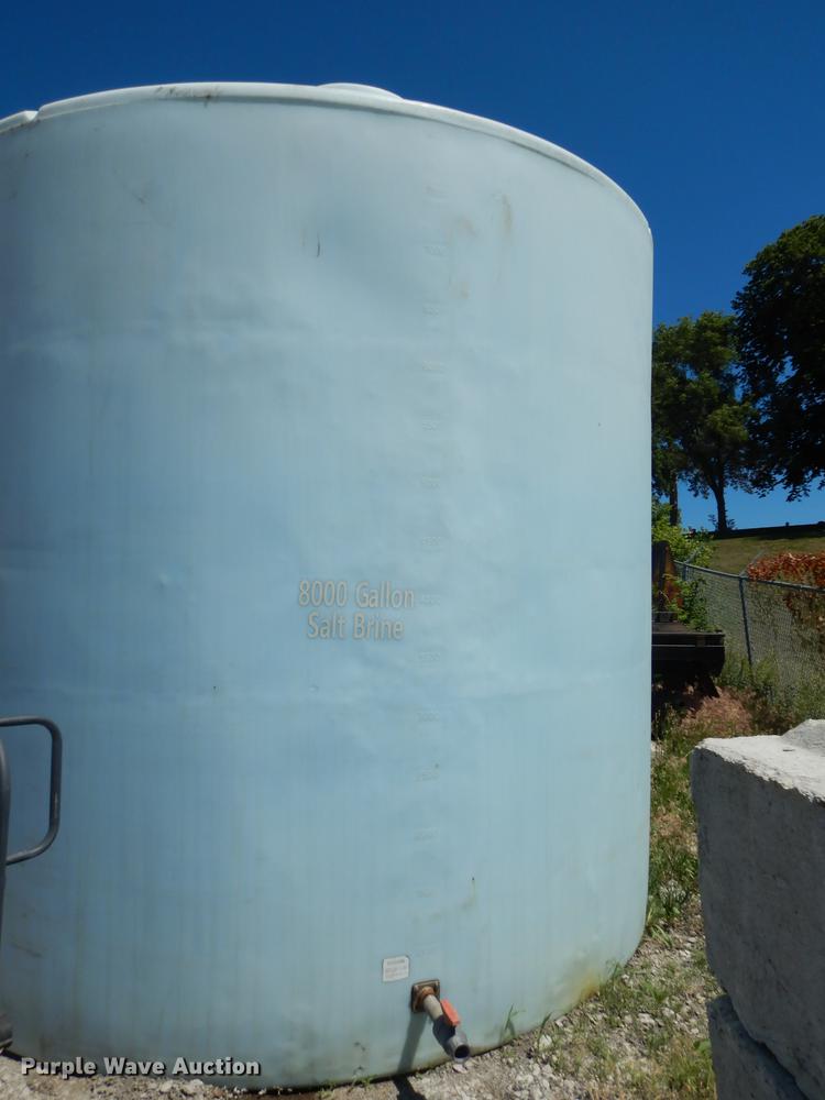 Poly salt brine tank in Atchison, KS | Item DB8469 sold | Purple Wave
