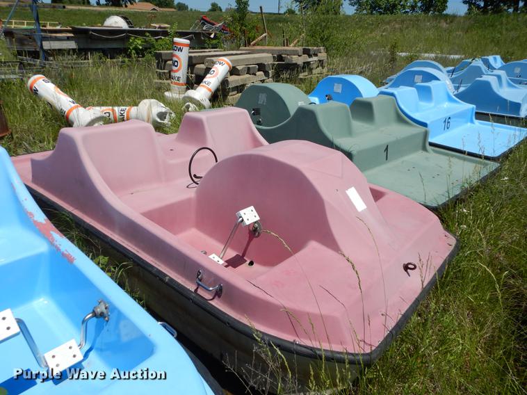 Pedal Cruiser paddle boat in Topeka, KS | Item EK9277 sold | Purple Wave