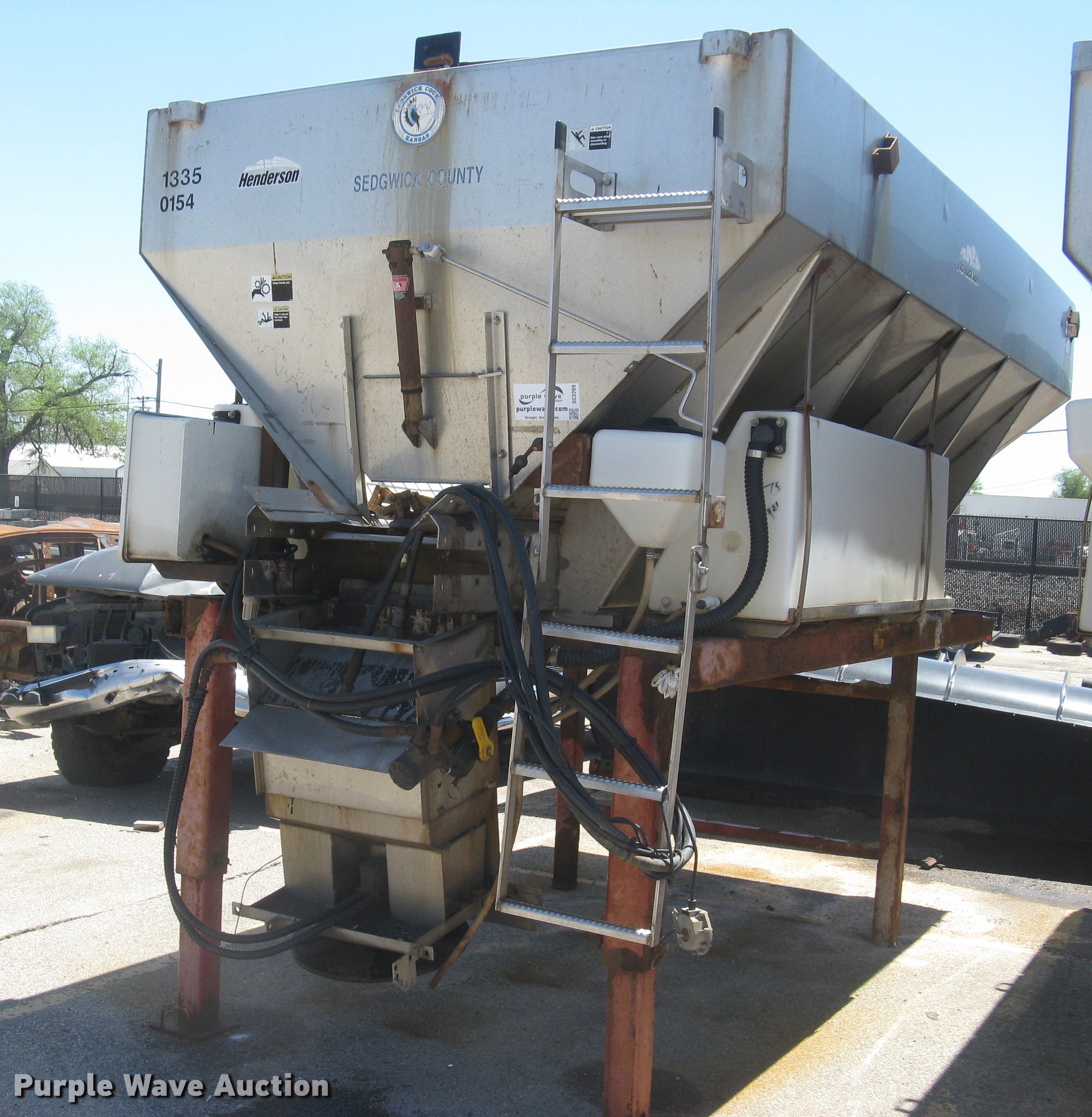 Henderson spreader in Wichita, KS | Item DC2269 sold | Purple Wave