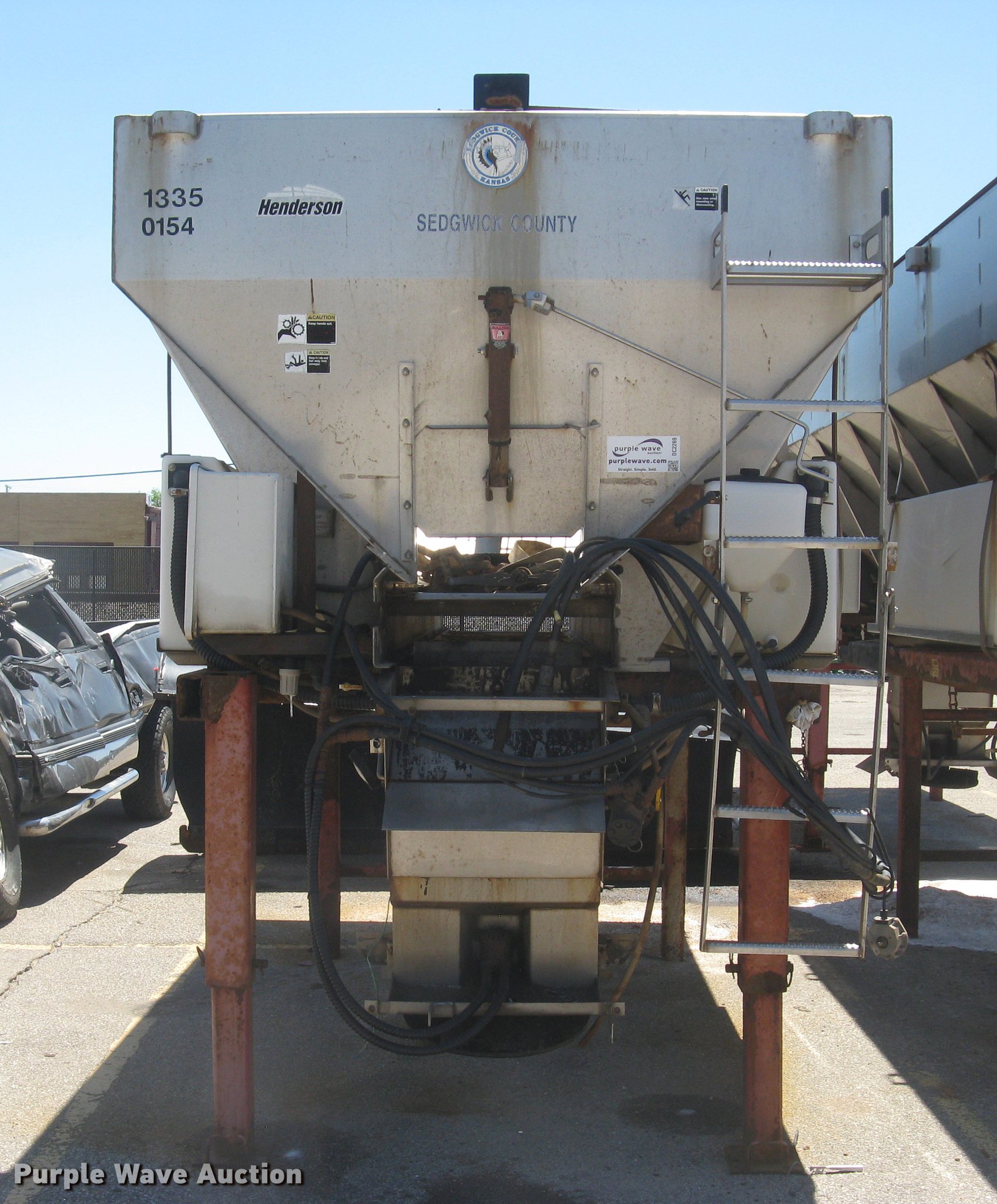 Henderson spreader in Wichita, KS | Item DC2269 sold | Purple Wave