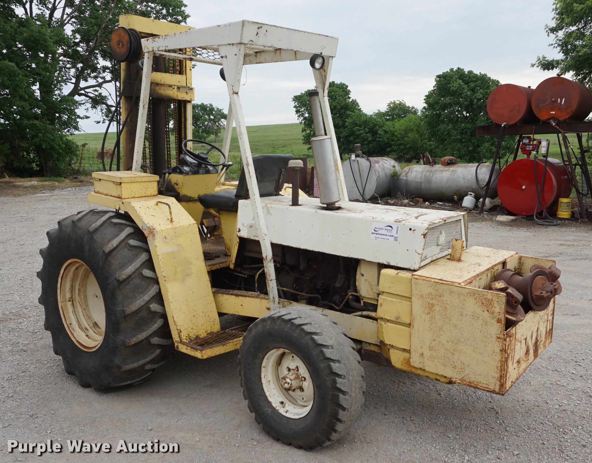 International 7000 forklift in Holton, KS | Item DB6033 sold | Purple Wave