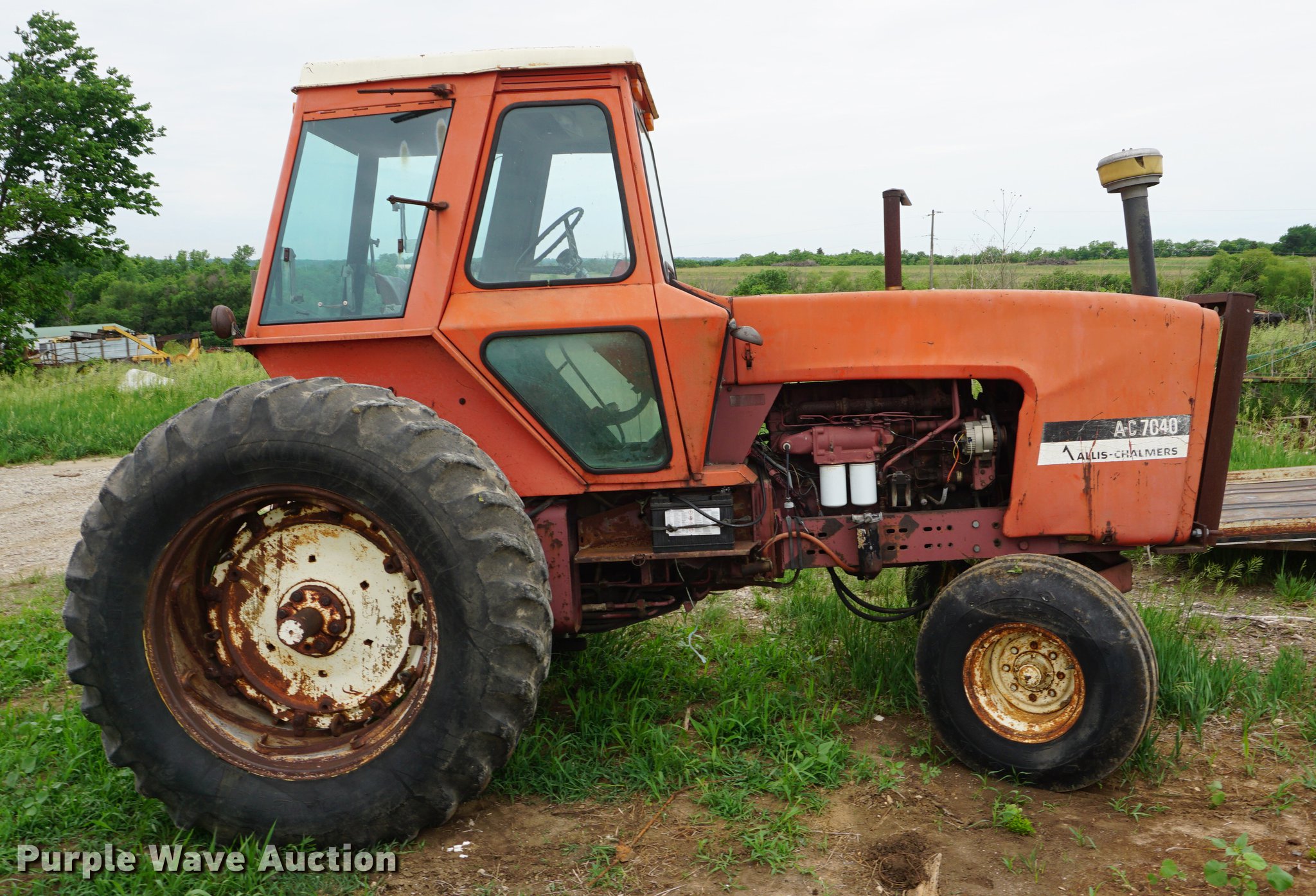 1976 Allis Chalmers 7040 tractor in Holton, KS | Item DB6035 sold ...