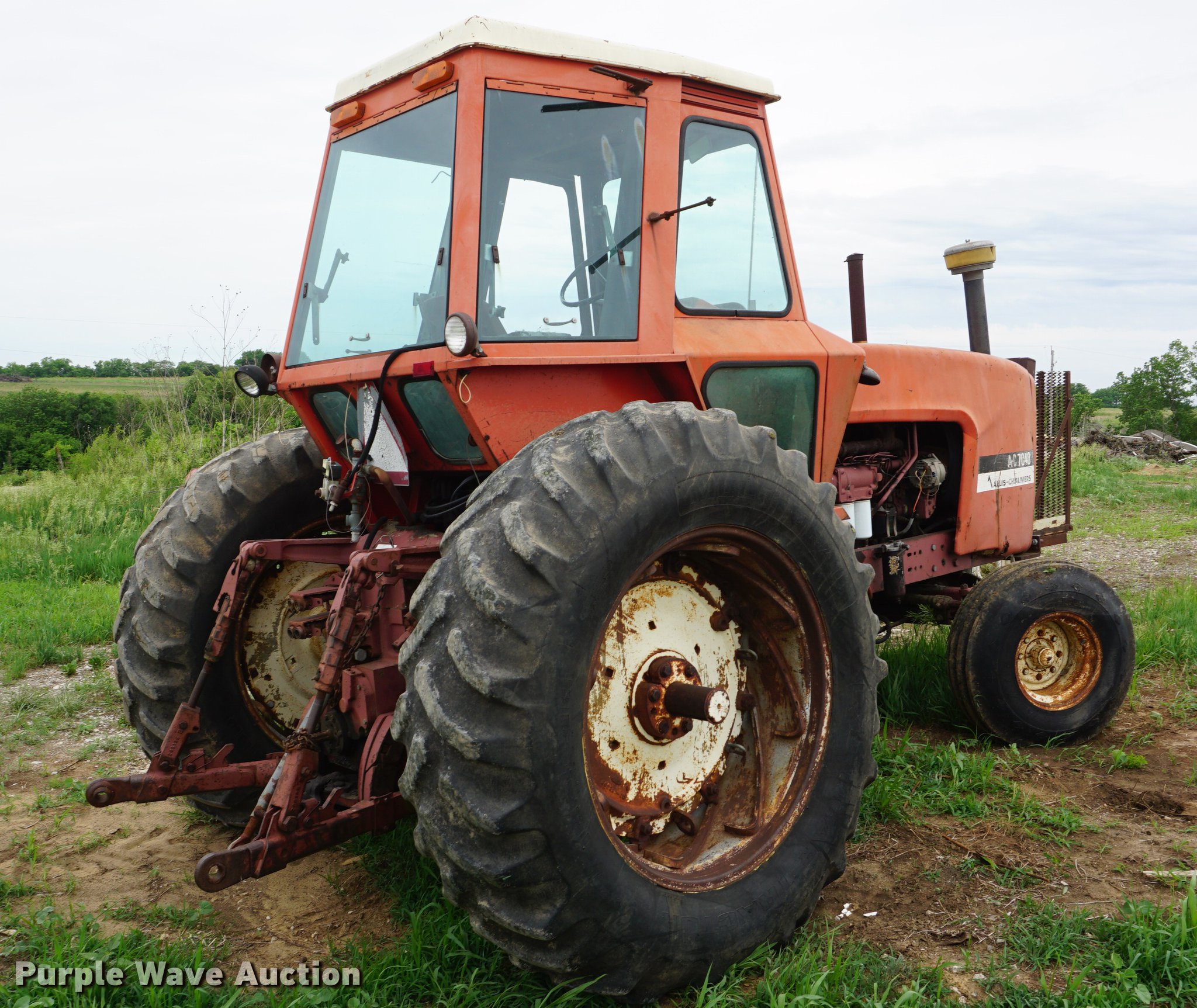 1976 Allis Chalmers 7040 tractor in Holton, KS | Item DB6035 sold ...