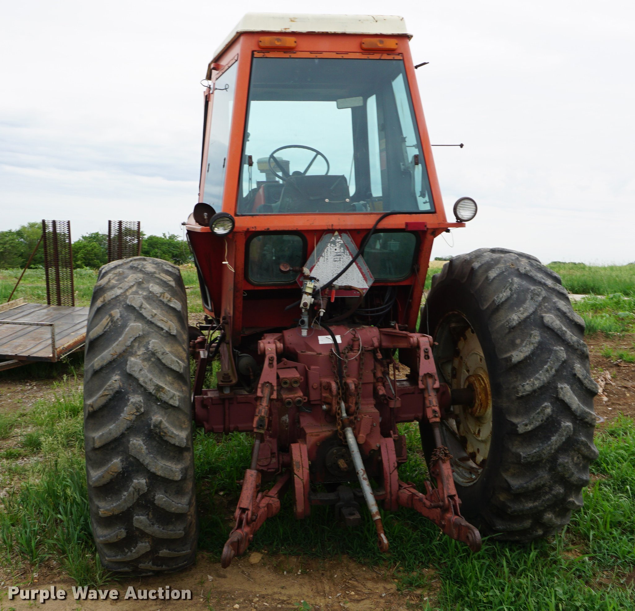 1976 Allis Chalmers 7040 tractor in Holton, KS | Item DB6035 sold ...