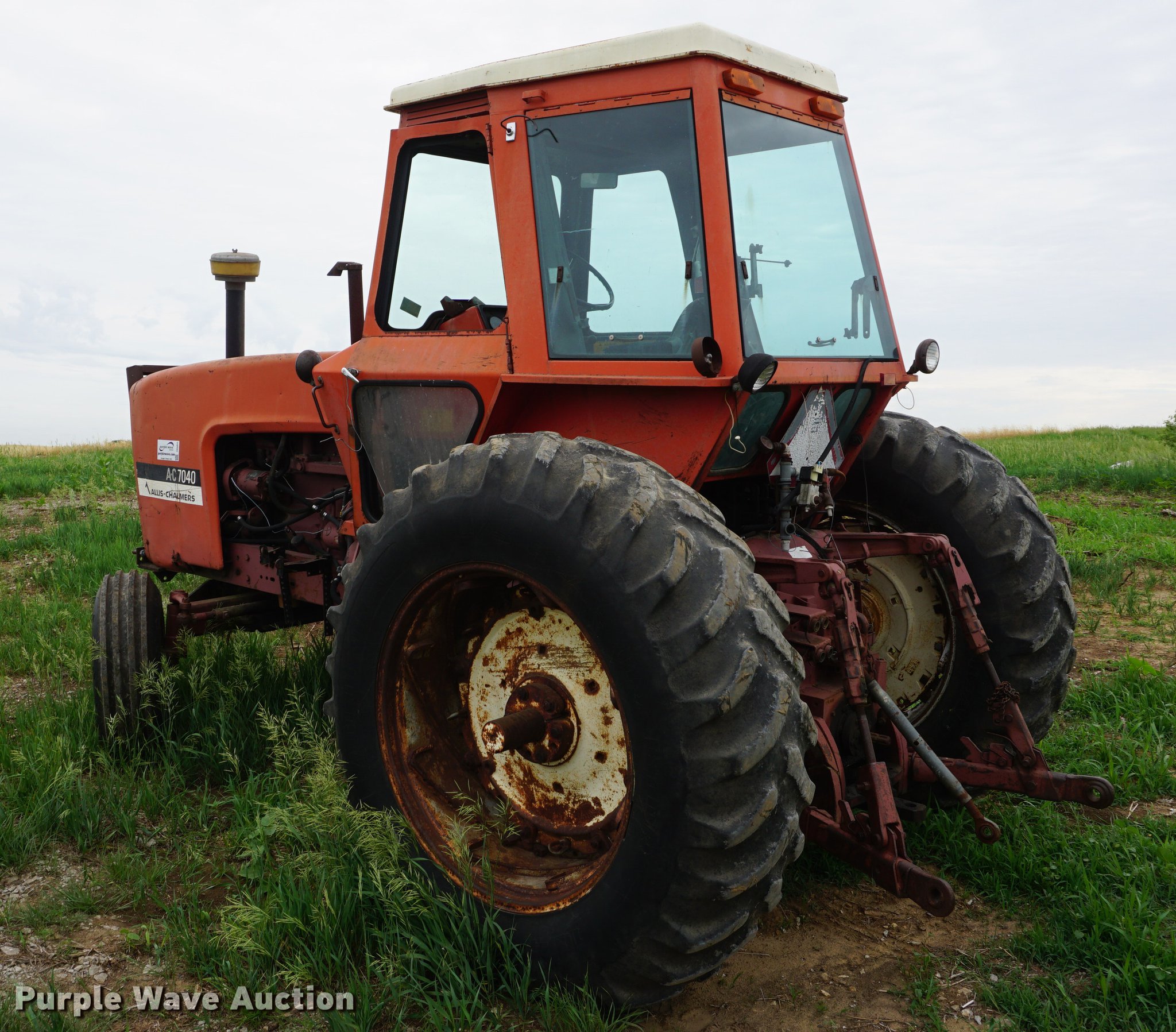 1976 Allis Chalmers 7040 tractor in Holton, KS | Item DB6035 sold ...