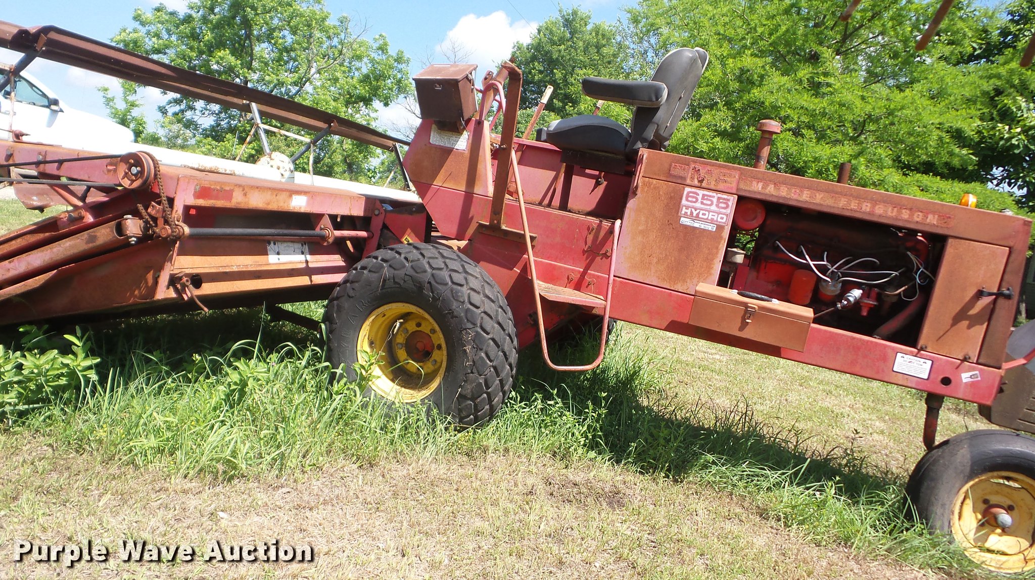 Massey Ferguson 655 Hydro windrower in Erie, KS | Item BI9512 sold | Purple Wave