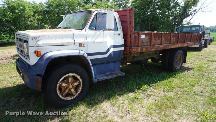 1983 GMC TopKick 7000 dump flatbed truck in Atchison, KS | Item DD7675 sold | Purple Wave