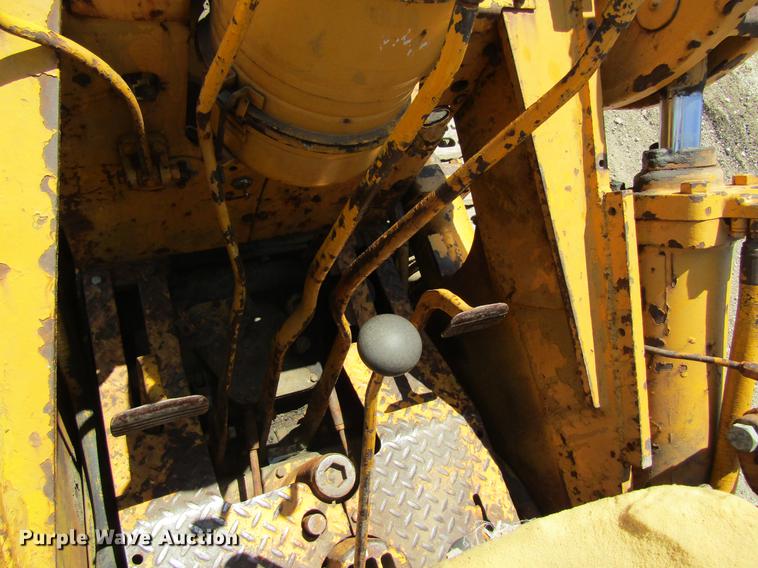 Caterpillar 955 track loader in Bethany, MO | Item DD8472 sold | Purple ...