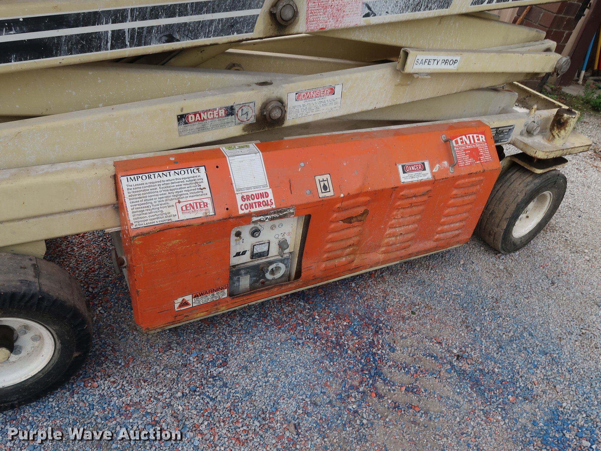 1996 JLG CM2033 Scizzor Commander scissor lift in Independence, MO ...