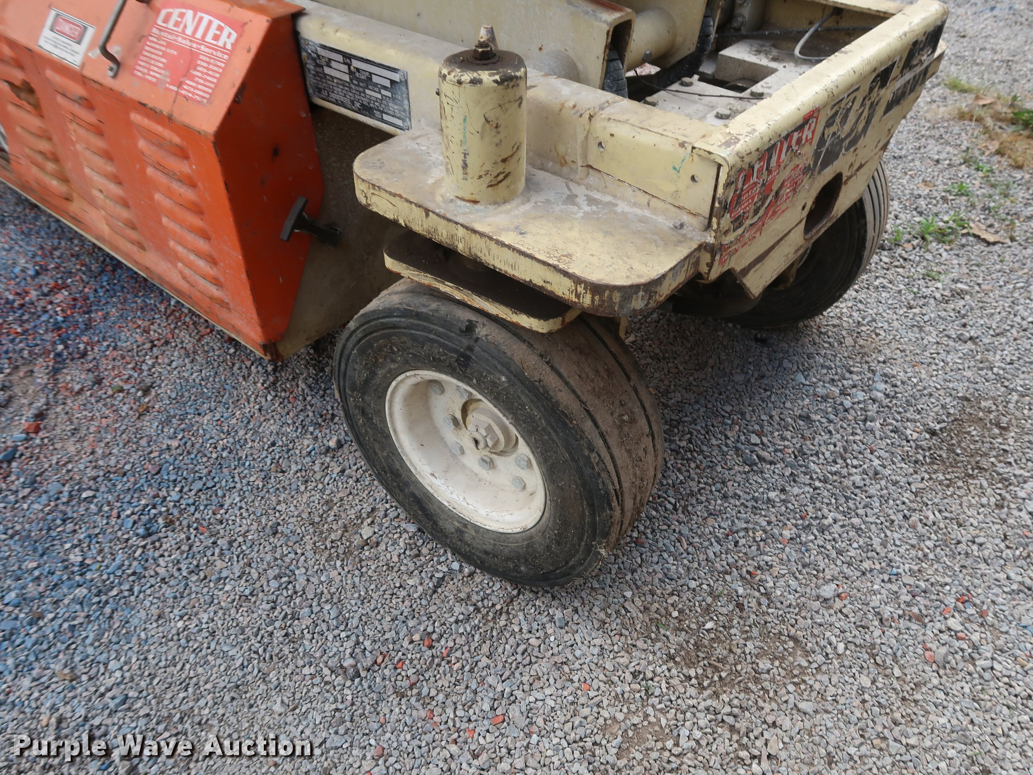 1996 JLG CM2033 Scizzor Commander scissor lift in Independence, MO ...